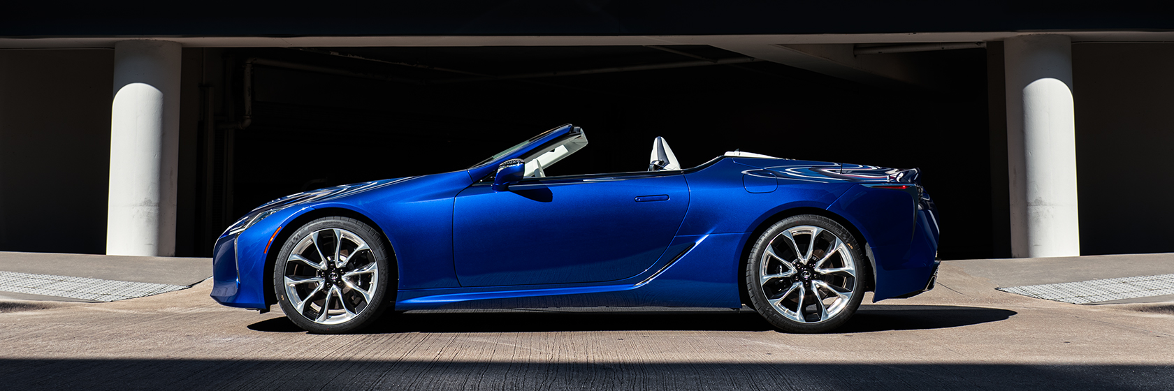 Lexus SOS Button: Lexus Emergency Call System (eCall) | Lexus UAE