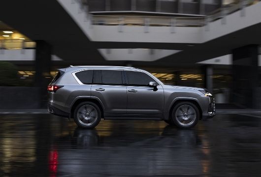 Your Ultimate Guide to SUV Sizes, Seats, and Styles | Lexus UAE