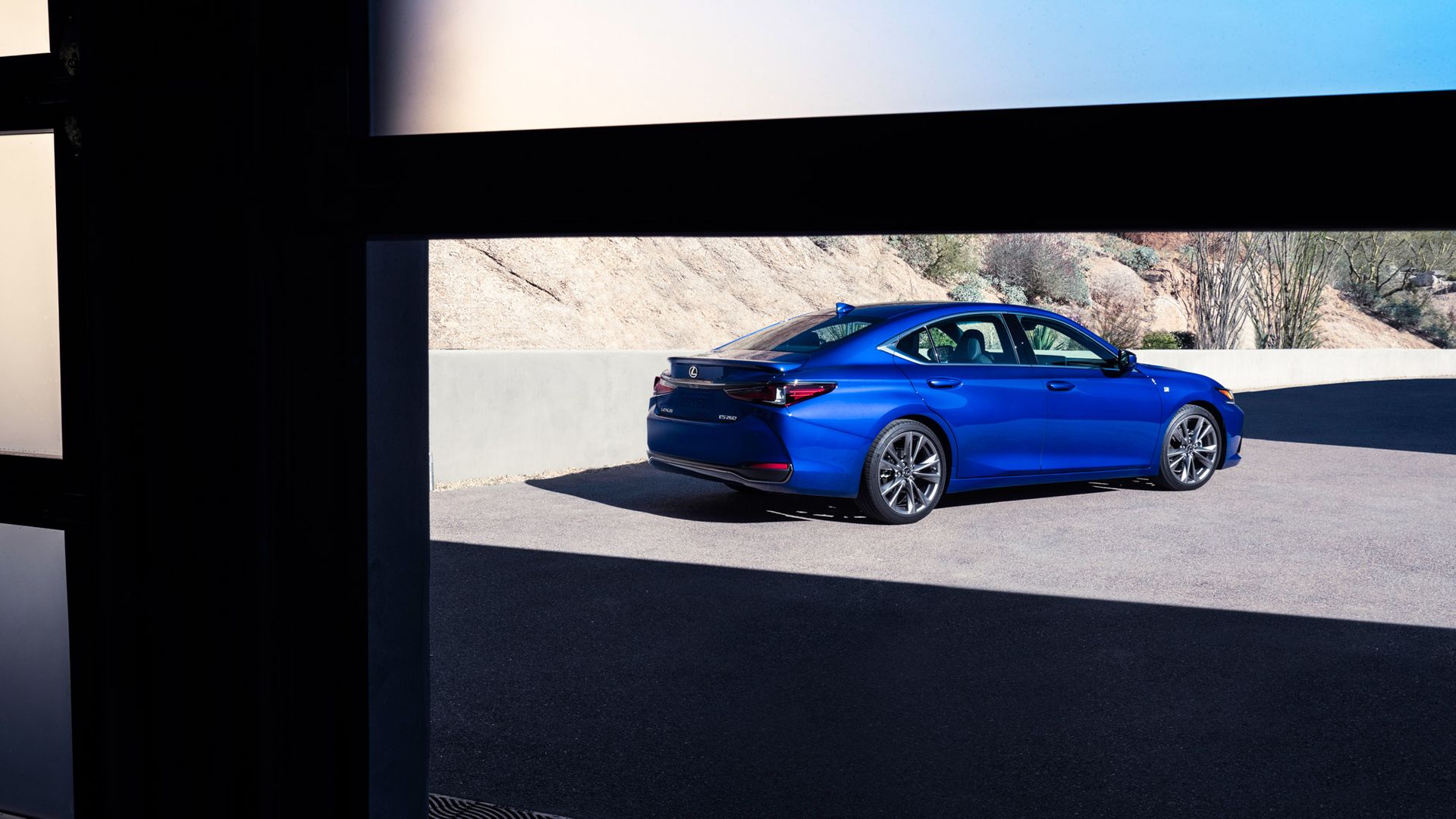 Buy The New ES 2023 Luxury Sedan in UAE | Lexus